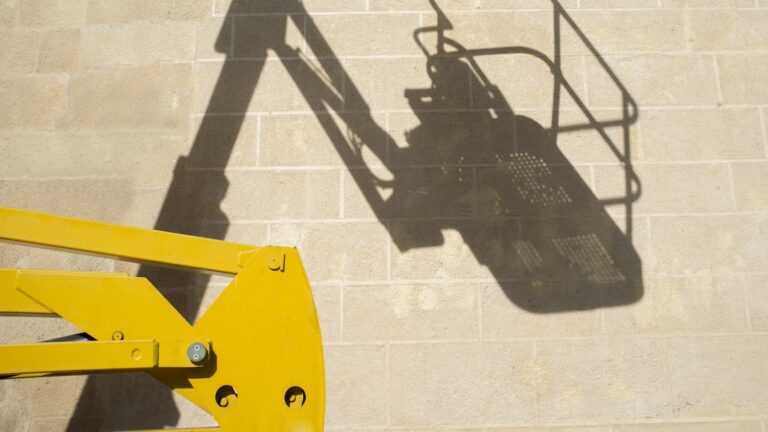 Combatting common MEWPs and MCWPs accidents – craft your castle